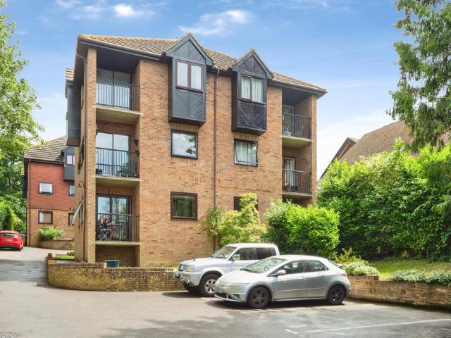 1 bedroom ground flat for sale