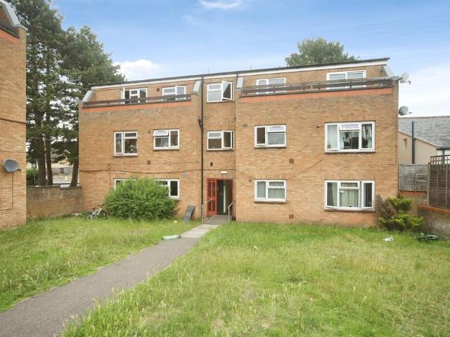 1 bedroom ground flat for sale