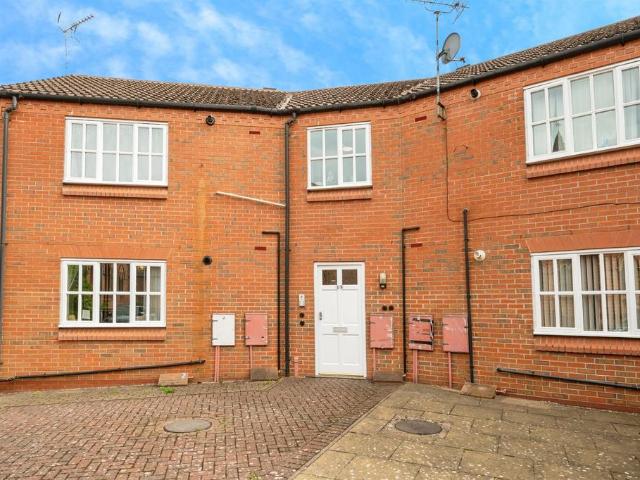 1 bedroom ground flat for sale