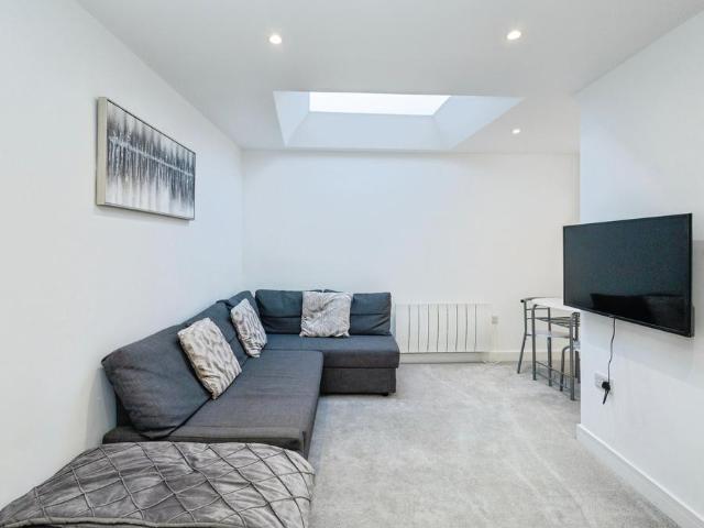 1 bedroom ground flat for sale