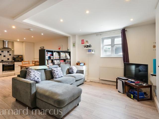 1 bedroom ground flat for sale