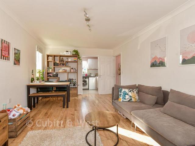 1 bedroom ground flat for sale
