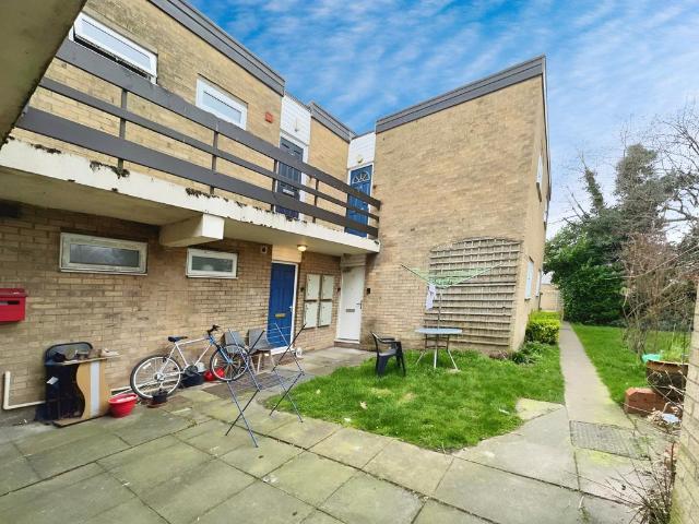 1 bedroom ground flat for sale