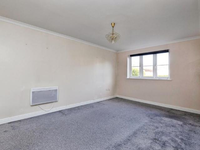 1 bedroom ground flat for sale