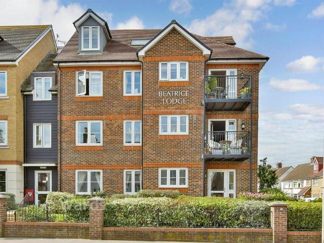 1 bedroom ground flat for sale