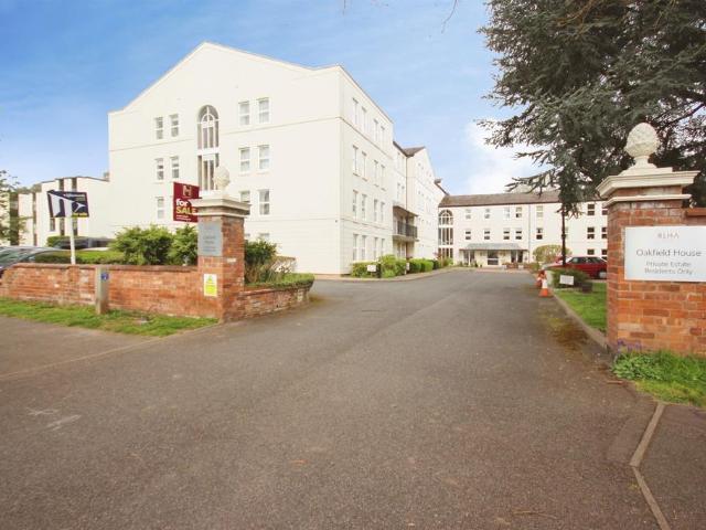 1 bedroom ground flat for sale
