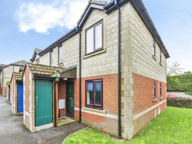 1 bedroom ground flat for sale