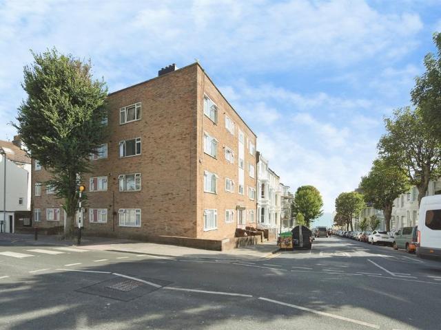1 bedroom ground flat for sale