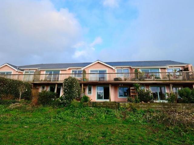 1 bedroom ground flat for sale