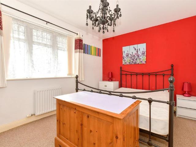 1 bedroom ground flat for sale