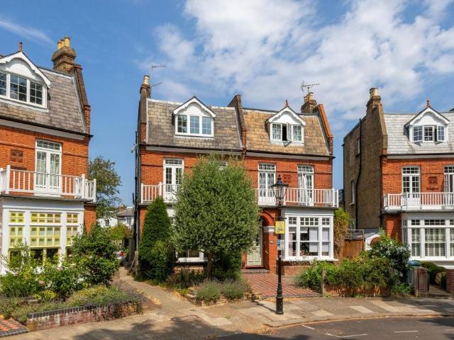 1 bedroom ground flat for sale