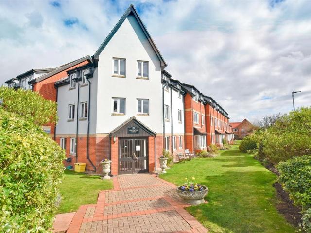 1 bedroom ground flat for sale