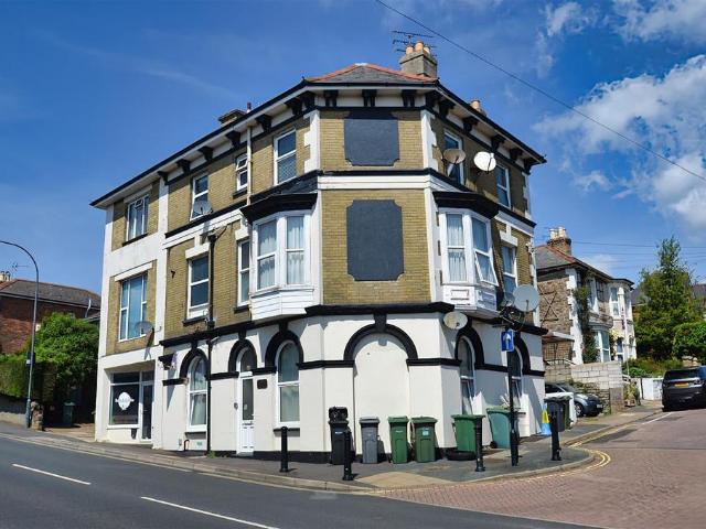 1 bedroom ground flat for sale