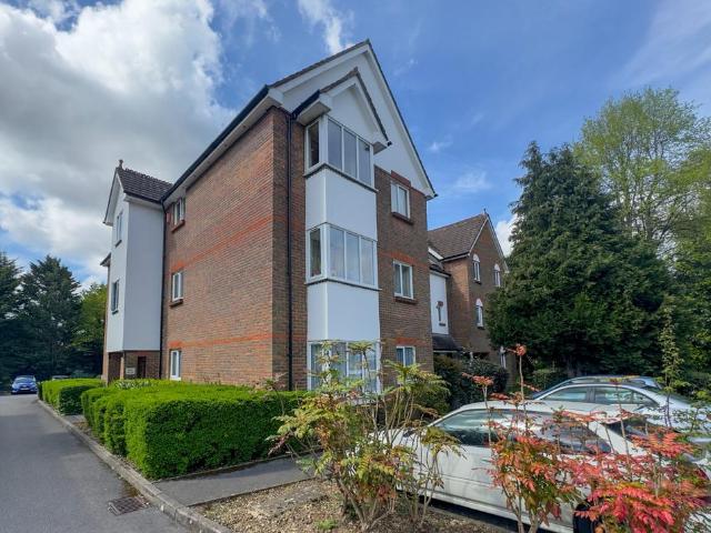 1 bedroom ground flat for sale