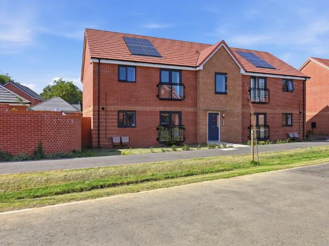 1 bedroom ground flat for sale