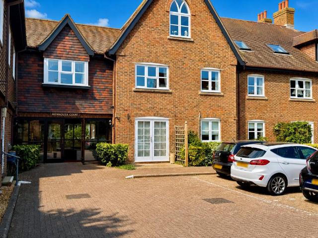 1 bedroom ground flat for sale