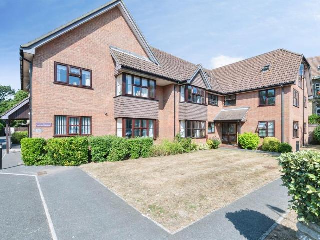 1 bedroom ground flat for sale