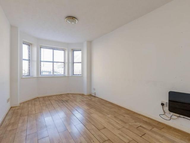 1 bedroom ground flat for sale