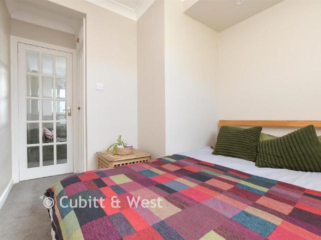 1 bedroom ground flat for sale