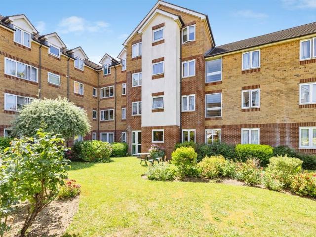 1 bedroom ground flat for sale