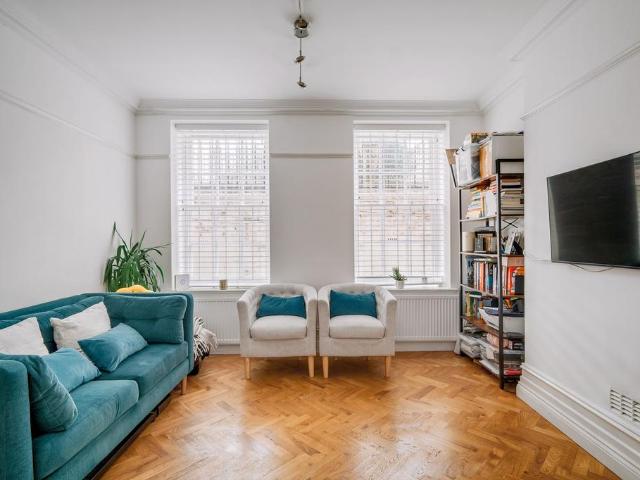 1 bedroom ground flat for sale