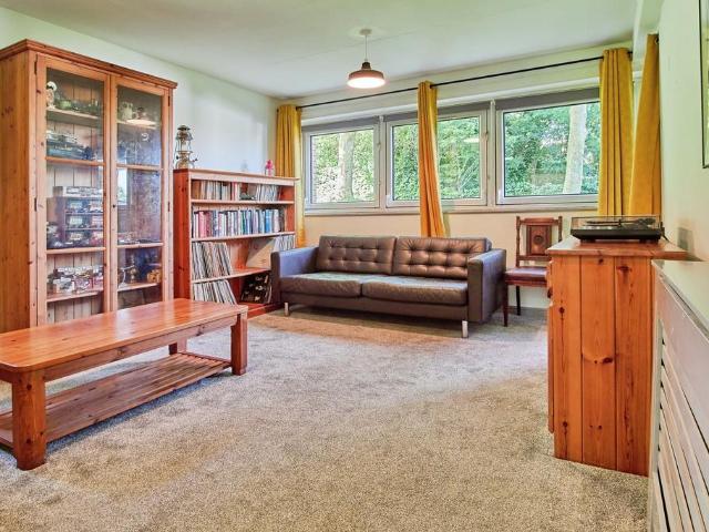 1 bedroom ground flat for sale