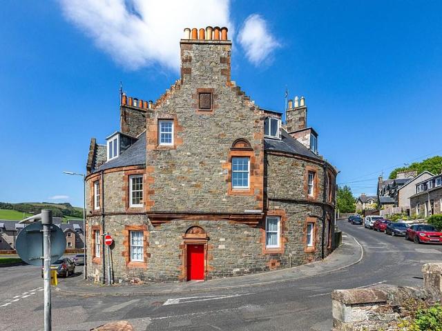 1 bedroom ground flat for sale
