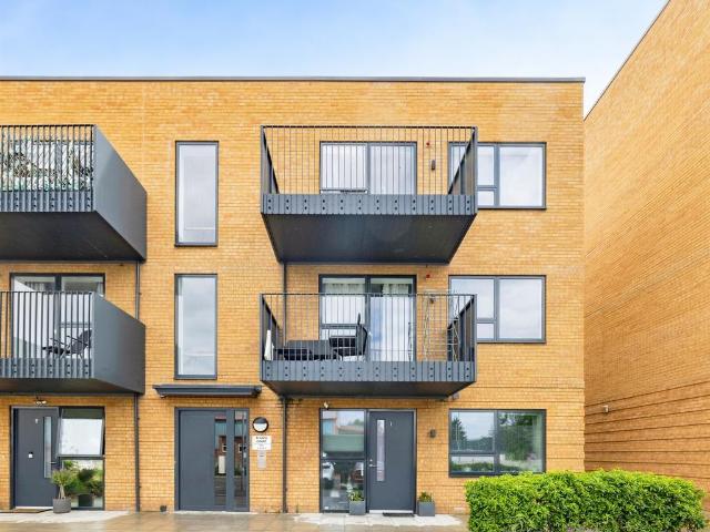 1 bedroom ground flat for sale