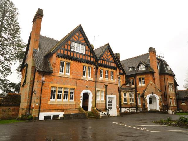 1 bedroom ground flat for sale