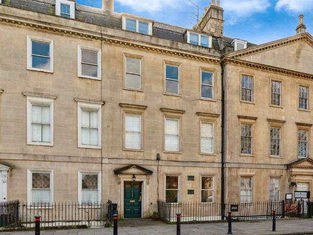 1 bedroom ground flat for sale