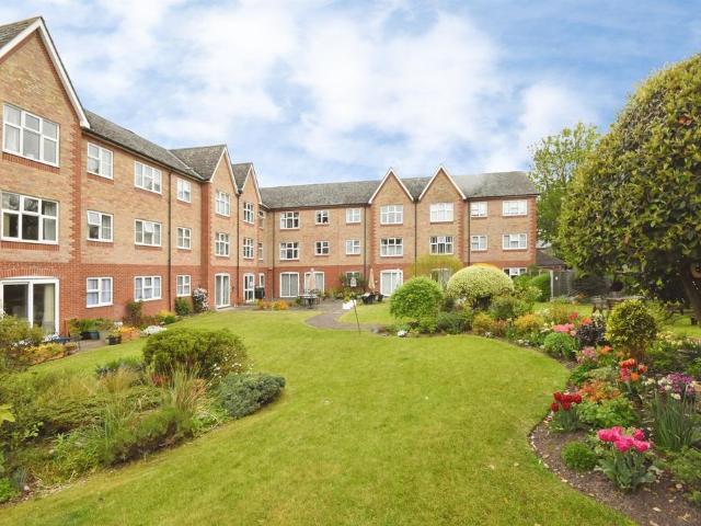 1 bedroom ground flat for sale