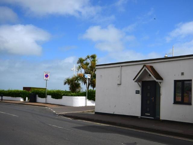 1 bedroom ground flat for sale