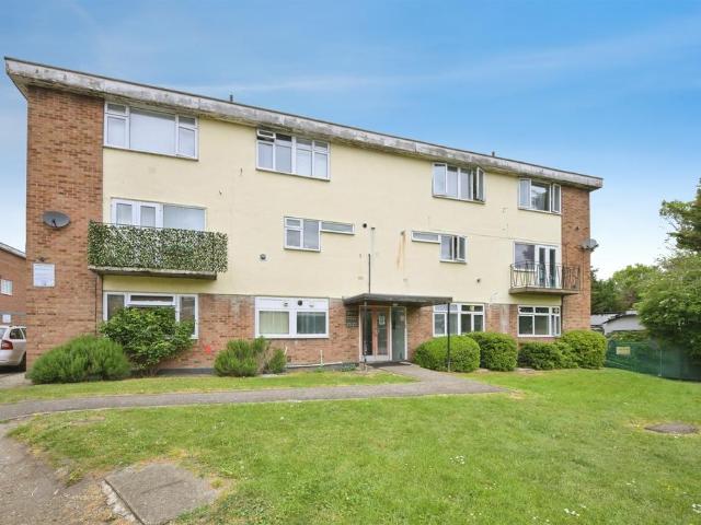 1 bedroom ground flat for sale