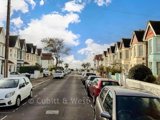 1 bedroom ground flat for sale