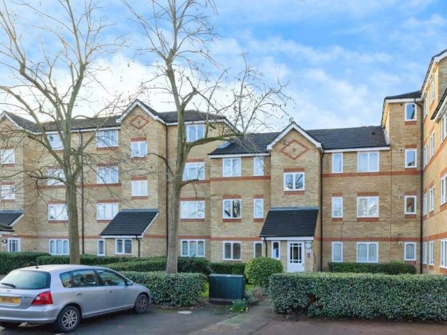 1 bedroom ground flat for sale