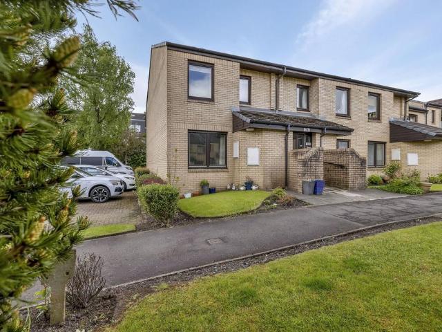 1 bedroom ground flat for sale