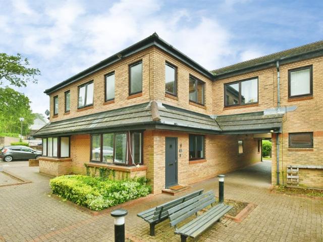 1 bedroom ground flat for sale