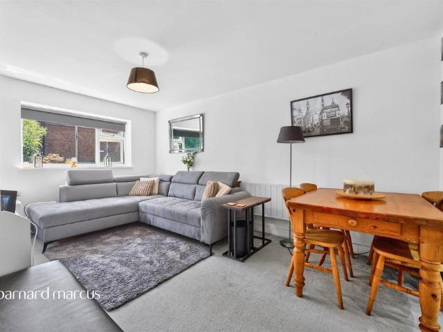 1 bedroom ground flat for sale