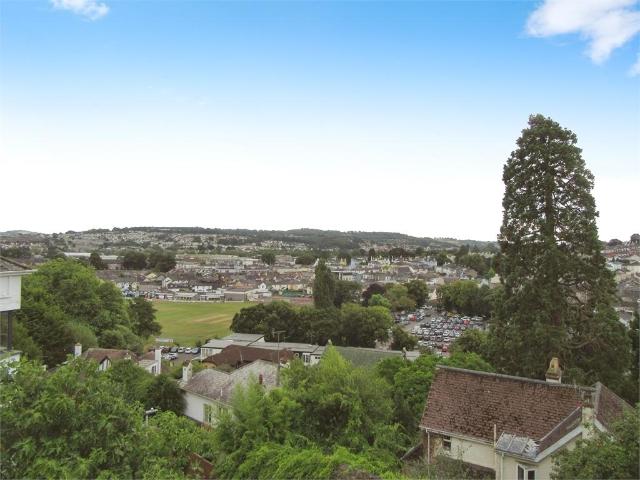 1 bedroom ground flat for sale