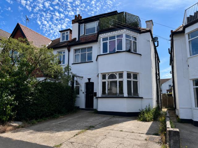 1 bedroom ground flat for sale
