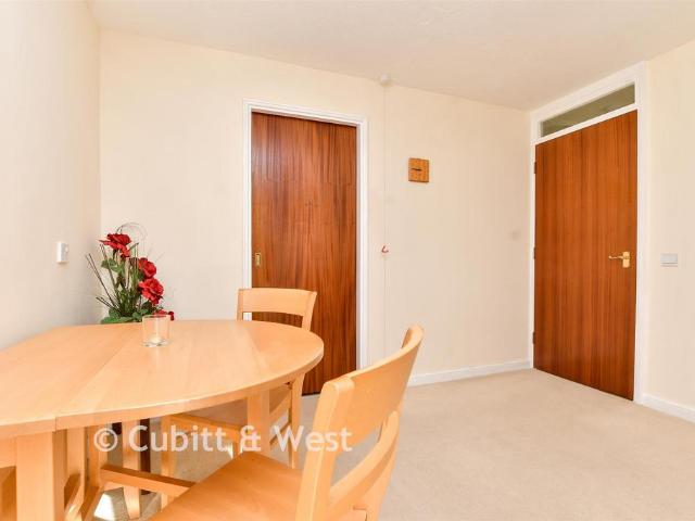 1 bedroom ground flat for sale
