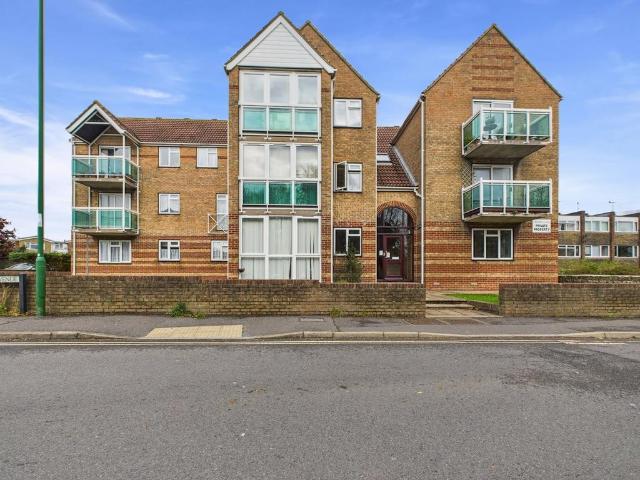 1 bedroom ground flat for sale