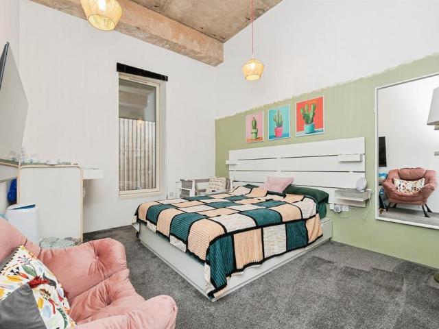 1 bedroom ground flat for sale