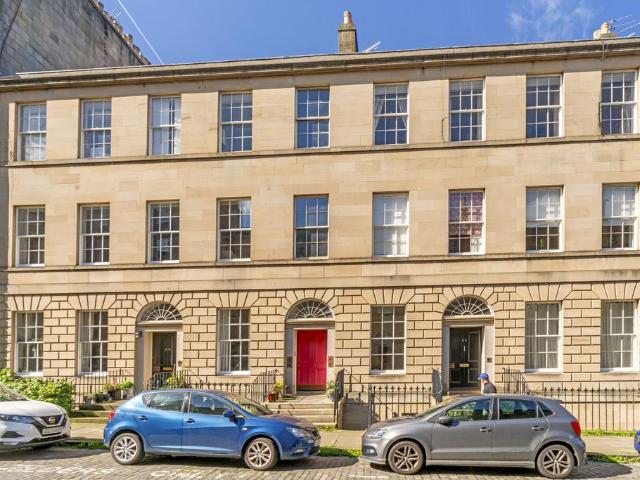 1 bedroom ground flat for sale