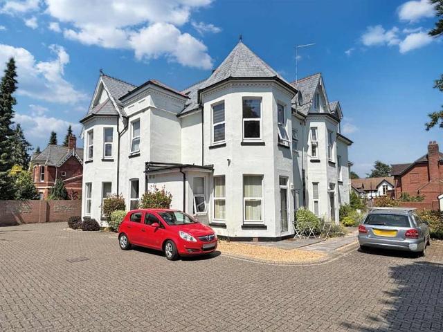1 bedroom ground flat for sale