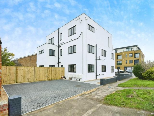 1 bedroom ground flat for sale