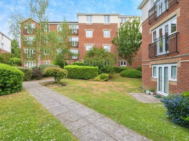 1 bedroom ground flat for sale