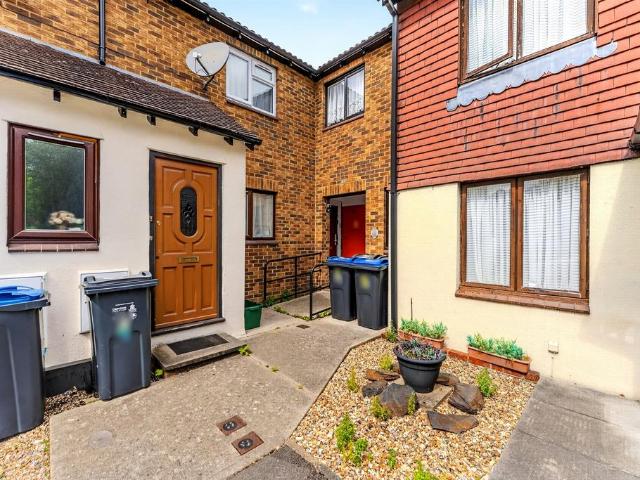 1 bedroom ground flat for sale