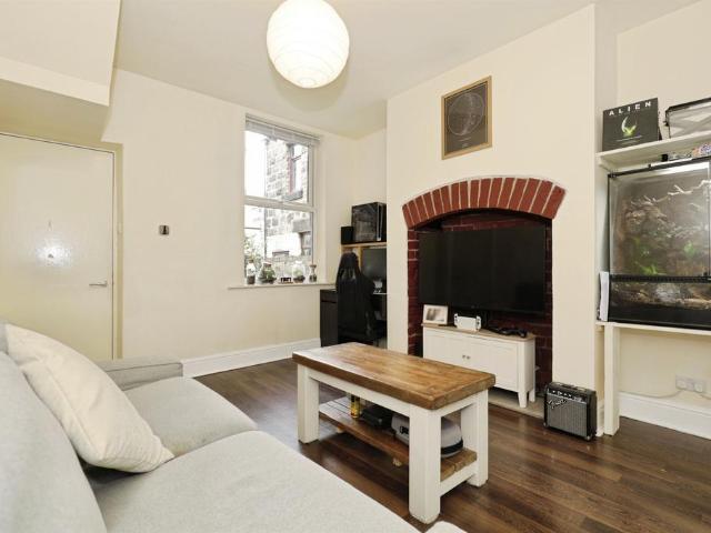 1 bedroom ground flat for sale