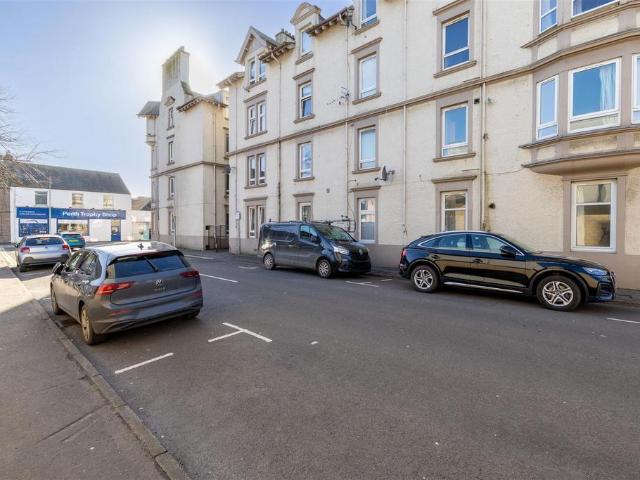 1 bedroom ground flat for sale